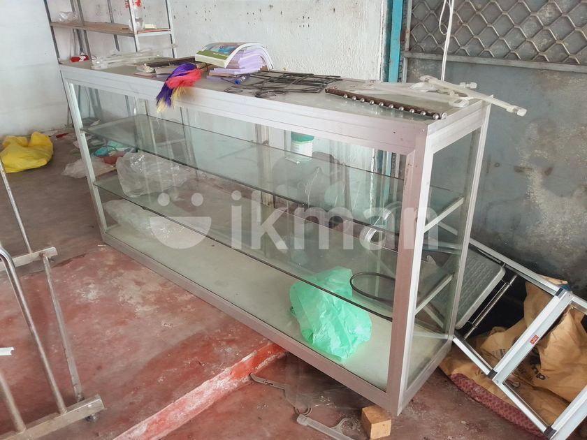 Showcase with Racks in Colombo 11 | ikman