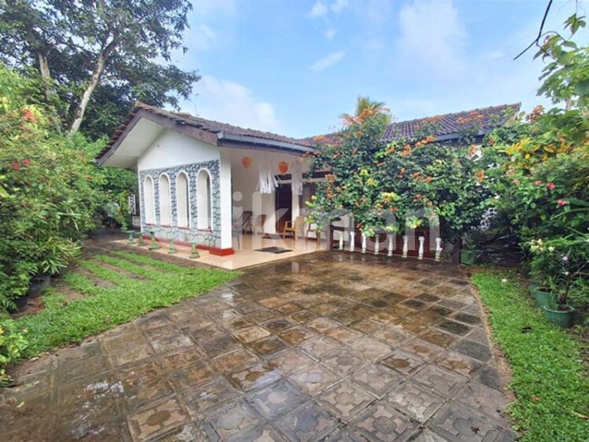 Solidly Built House for sale in Colombo Road, Bendiyamulla, Gampaha ...