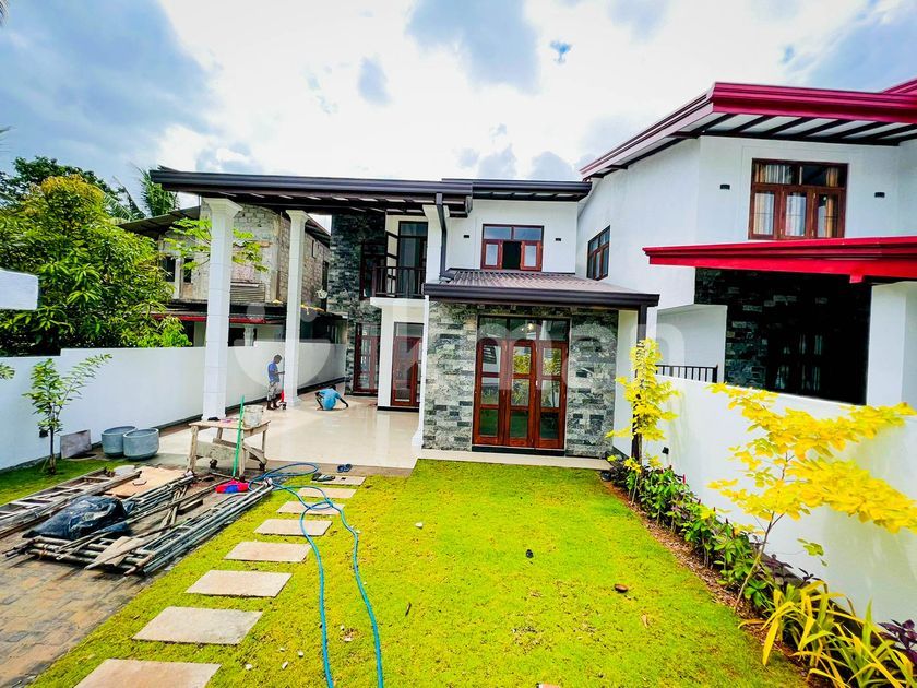 Strong Structure Brand New House In Malabe | ikman
