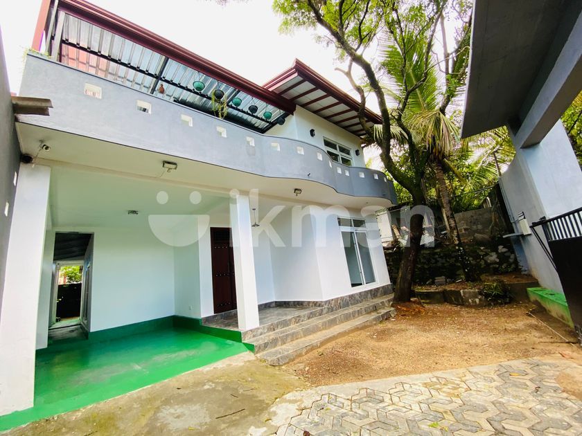 Three Storied Spacious House for Sale at Pilapitiya, Kelaniya | ikman