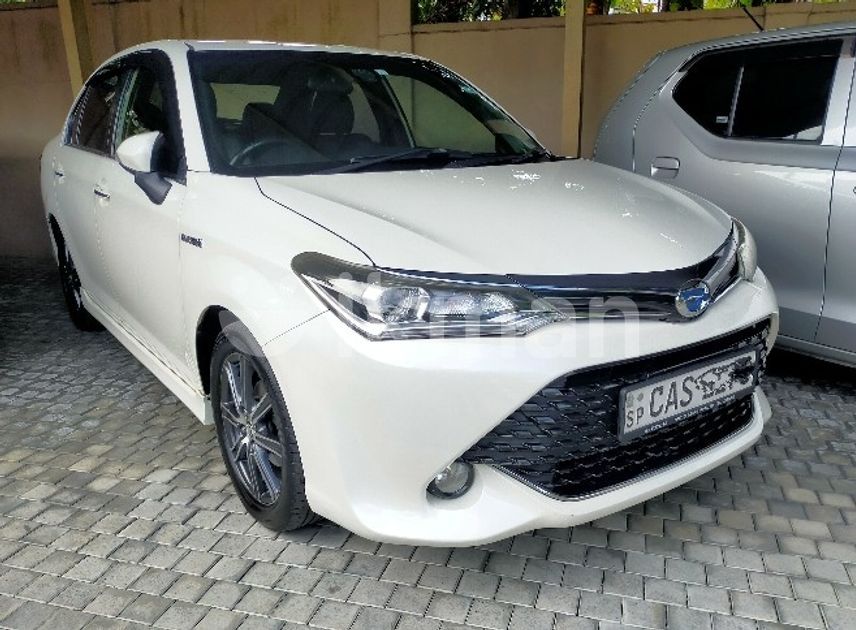Toyota Axio HYBRID WXB 2016 in Panadura | ikman