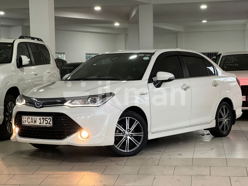 Toyota Axio Wxb Corolla Hybrid 2017 for Sale in Kelaniya | ikman
