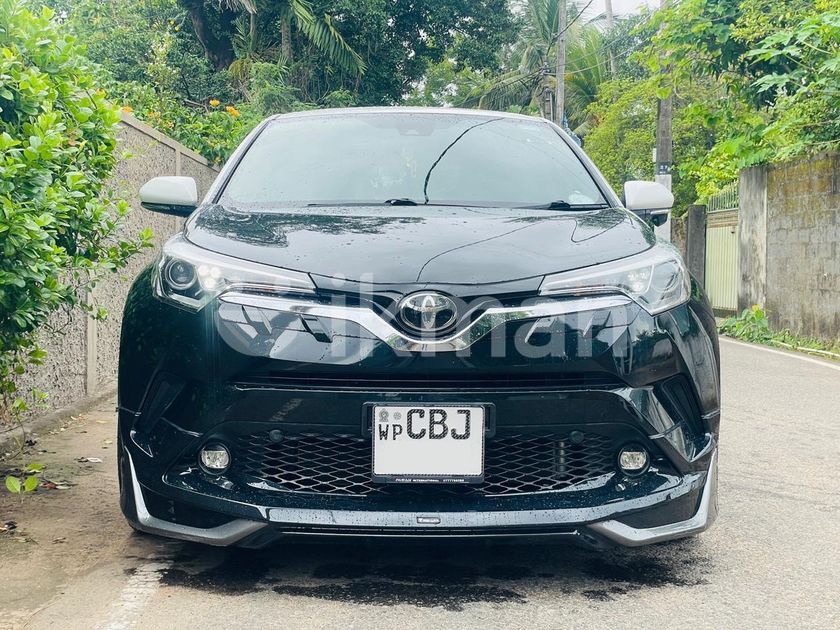 TOYOTA CHR 2019 in Boralesgamuwa | ikman