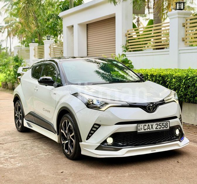 Toyota CHR NGX50 Black Top 2017 for Sale in Negombo | ikman