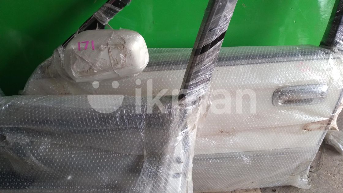 Toyota Crown 171 Four Door Set with Mirrors in Dehiwala | ikman