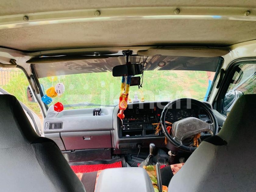 Toyota Dolphin 1989 | Kandy City | ikman