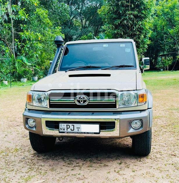 Toyota Land Cruiser Sahara V8 79 Series Cab 2018 for Sale in Ratnapura ...