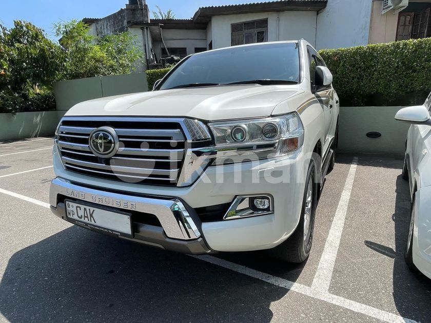 Toyota Land Cruiser Sahara V8 VX 2015 for Sale in Rajagiriya | ikman
