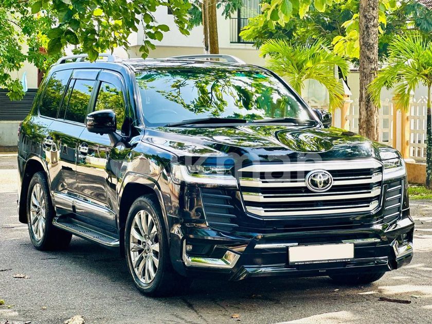 Toyota Land Cruiser Sahara V8 ZX Upgraded LC300 2015 for Sale in ...