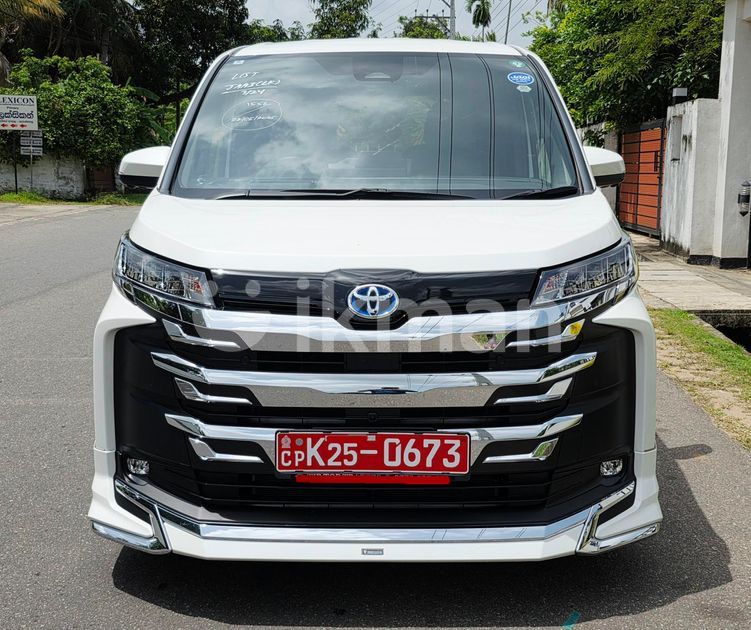 Toyota Noah VOXY SZ FULLY LORDED 2024 | Kurunegala City | ikman