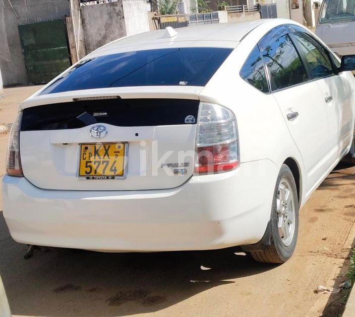 Toyota Prius 2nd Generation 2011 for Sale in Nugegoda | ikman