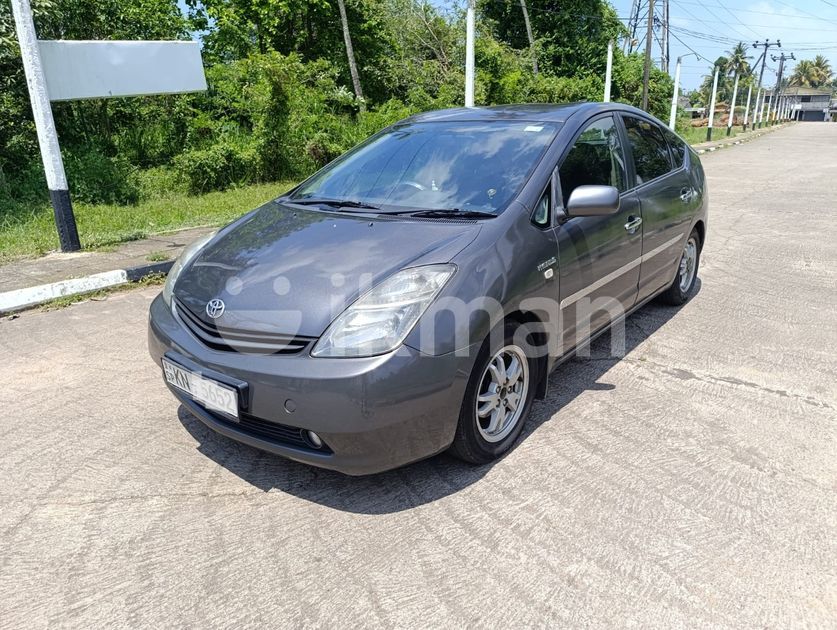 Toyota prius 2nd Gen(Hybrid)Car-For Rent in Dehiwala | ikman