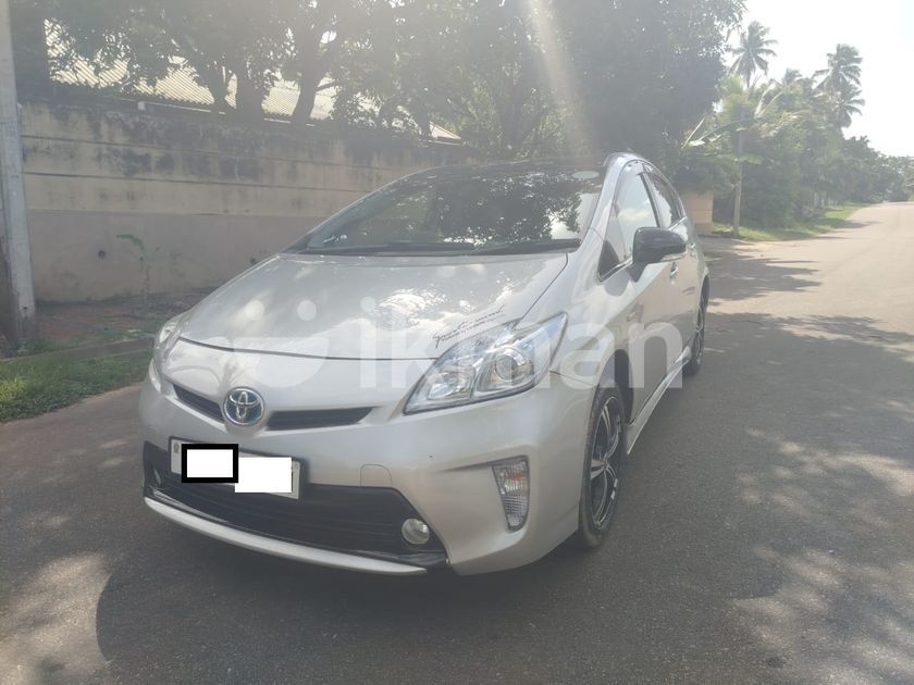 Toyota Prius 3rd Gen - For Rent in Colombo 4 | ikman