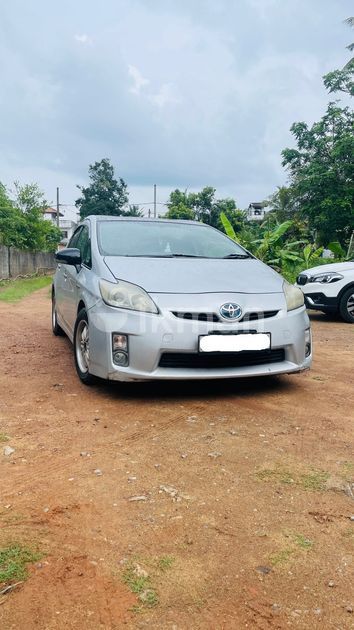 Toyota Prius 3rd Hybrid Car for Rent in Maharagama | ikman