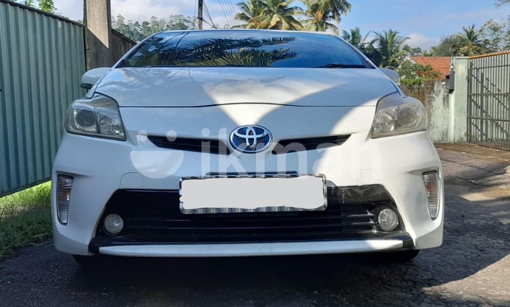 Toyota Prius 3Rd New car 2015......... in Piliyandala | ikman