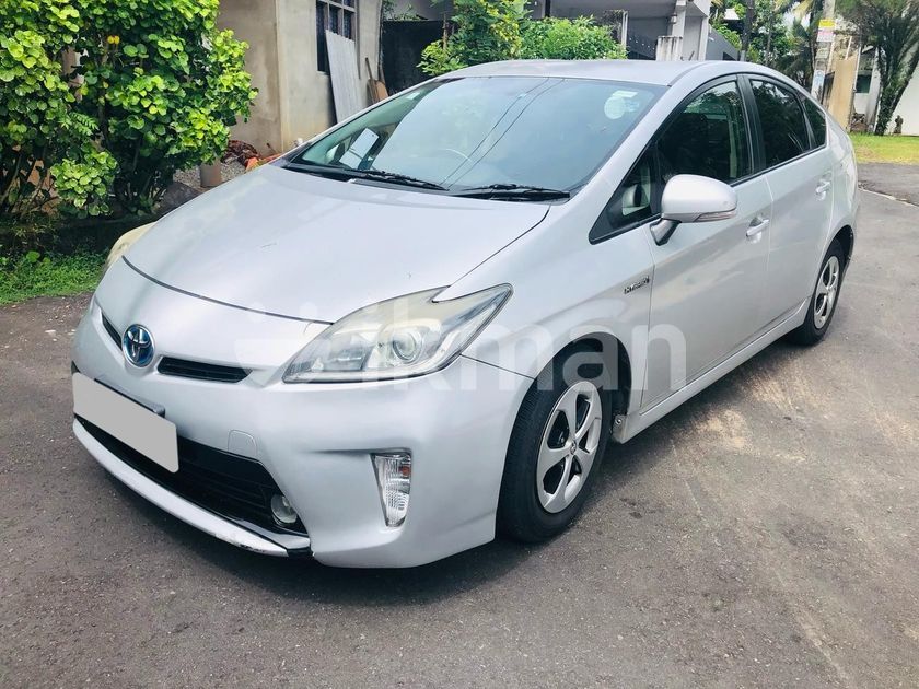 Toyota Prius Car for Rent in Dehiwala | ikman