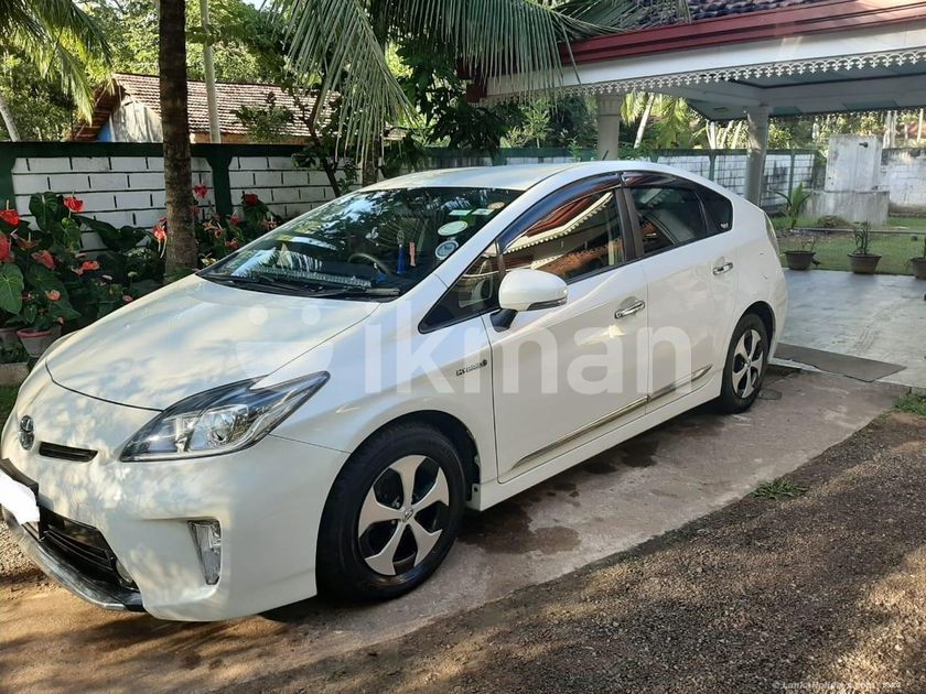 Toyota Prius Car for Rent in Maharagama | ikman