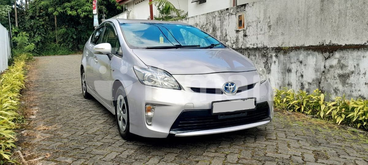 Toyota Prius for Rent in Maharagama | ikman