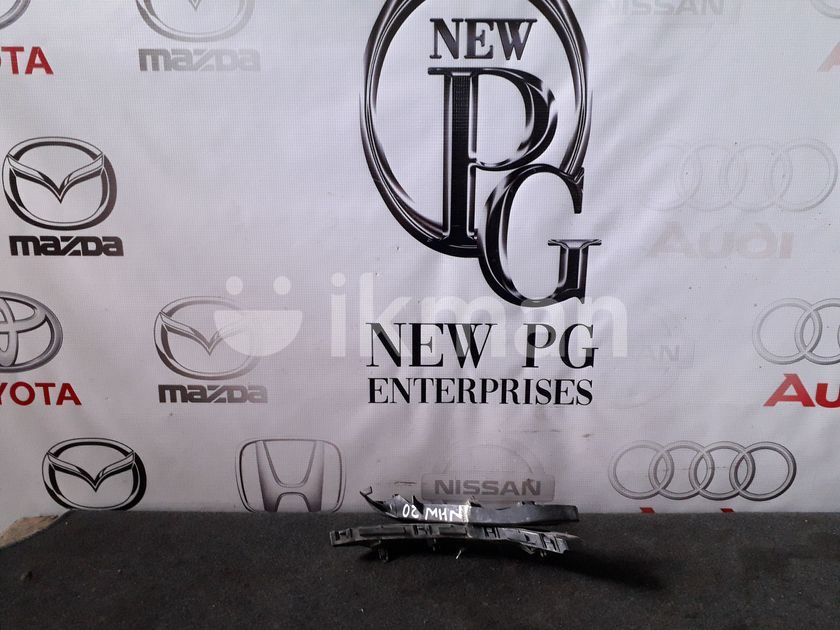 Toyota Prius NHW20 Buffer Retainer Front LHS for Sale in Kurunegala ...