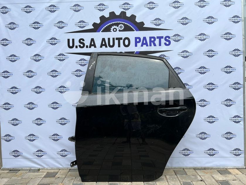 Toyota Prius ZVW30 Rear Door Complete in Ja-Ela | ikman