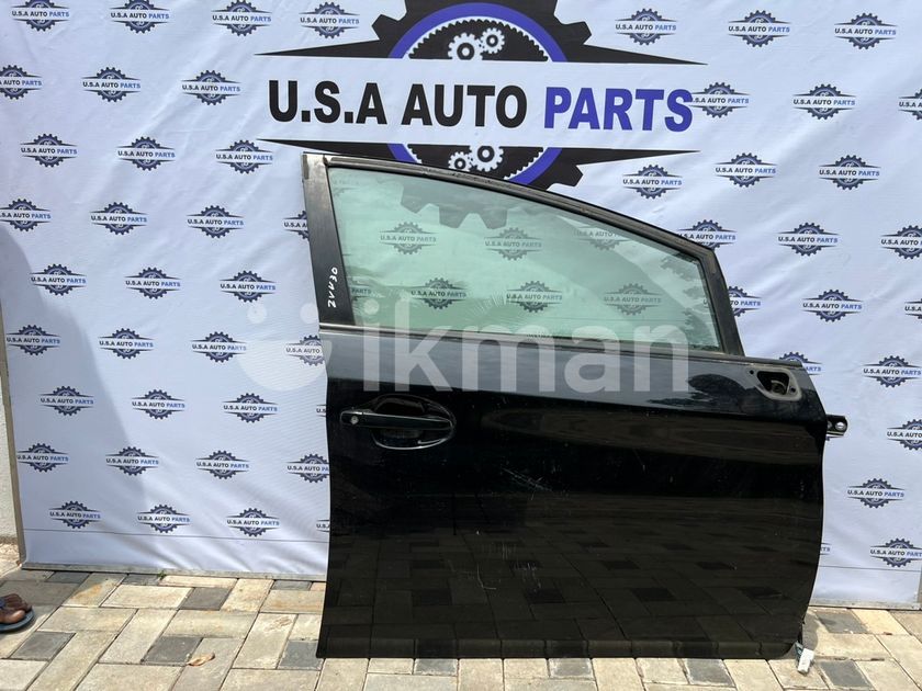 Toyota Prius ZVW30 RHS Door Complete in Ja-Ela | ikman