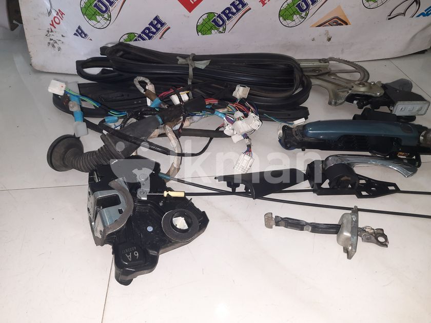 Toyota RAV 4 ACA 31 Front Door parts in Kottawa | ikman