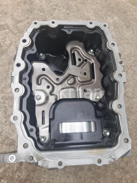 Toyota Vitz 2016 Engine Oil Sump with Nut for Sale in Nittambuwa | ikman