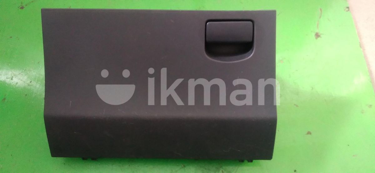 Toyota Vitz KSP90 Cubby Box විකිණීමට | දෙහිවල | ikman