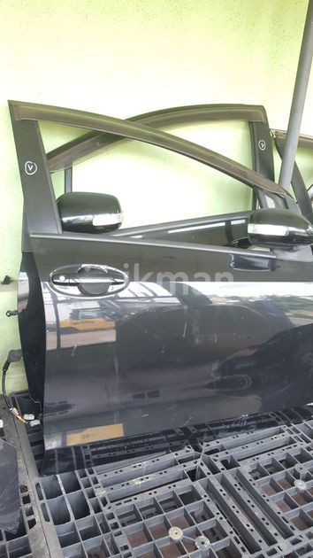 Toyota Vitz KSP90 Door for Sale in Piliyandala | ikman