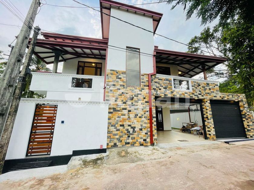 Two Storied House For Sale in Thalahena , Battaramulla | ikman