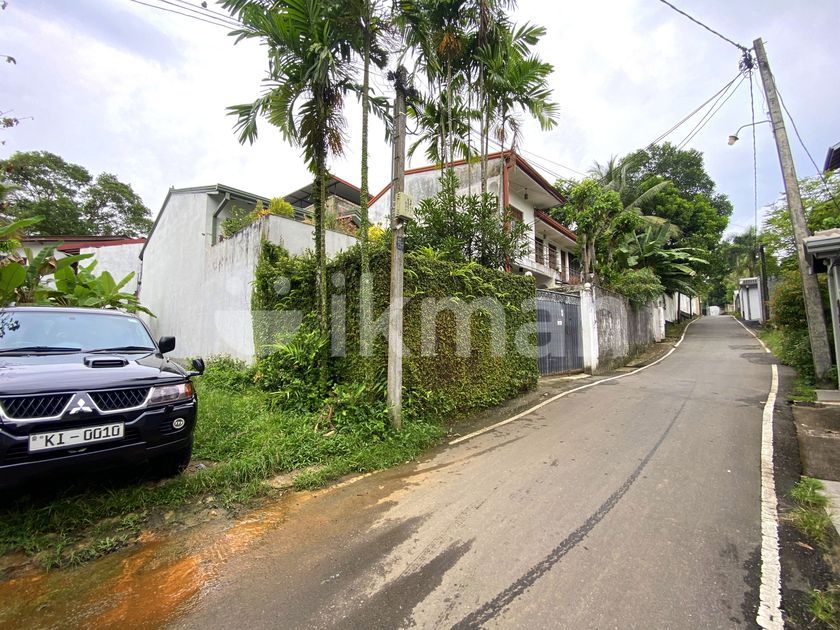 Two Storied House in Pita Kotte - Only 100 meters from Talawathugoda Rd ...