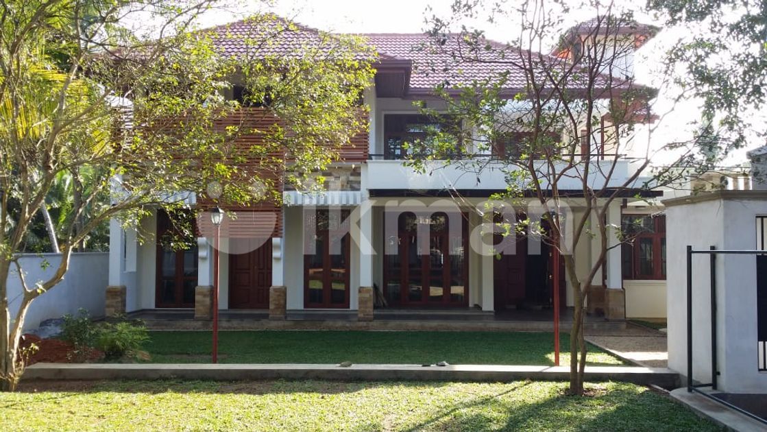 වාස්තුවිද්‍යානුකුලව ඉදිකෙරුණු සුවිසල් නිවසක් Kesbawa | ikman