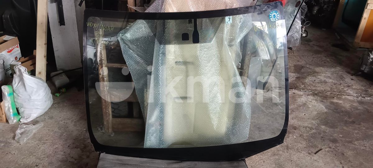 Voxy Noah Esquire Windscreen for Sale in Homagama | ikman