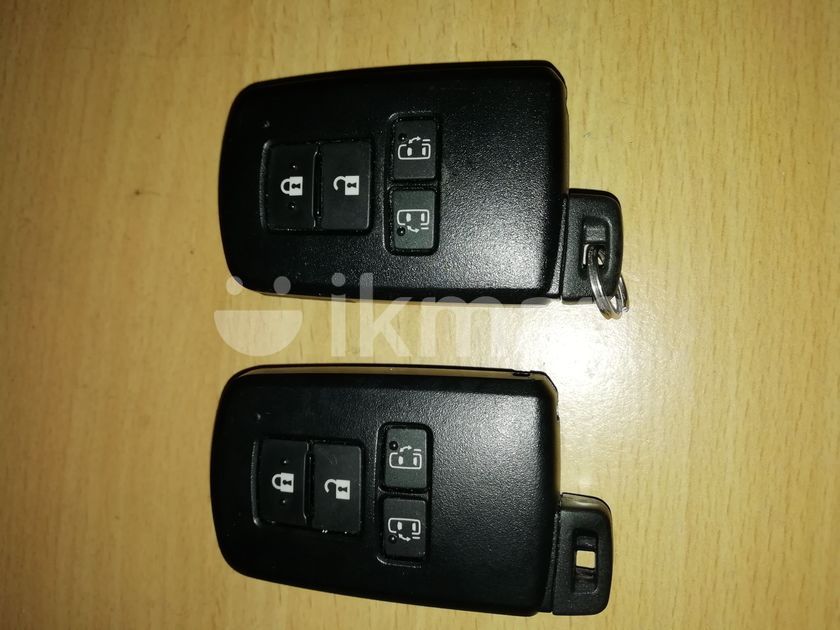 Voxy Noah Square Esquire Smart Key Programming in Nugegoda | ikman