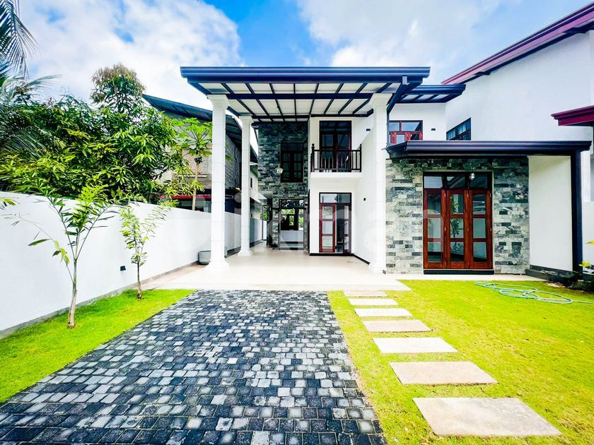 වටිනා අලුත්ම දෙමහල් නිවස Malabe | ikman