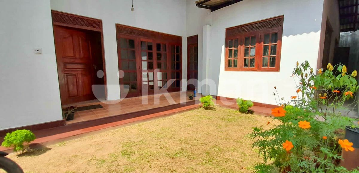 වටිනා නිවසක් ඉක්මනින් විකිණීමට Ganemulla | ikman