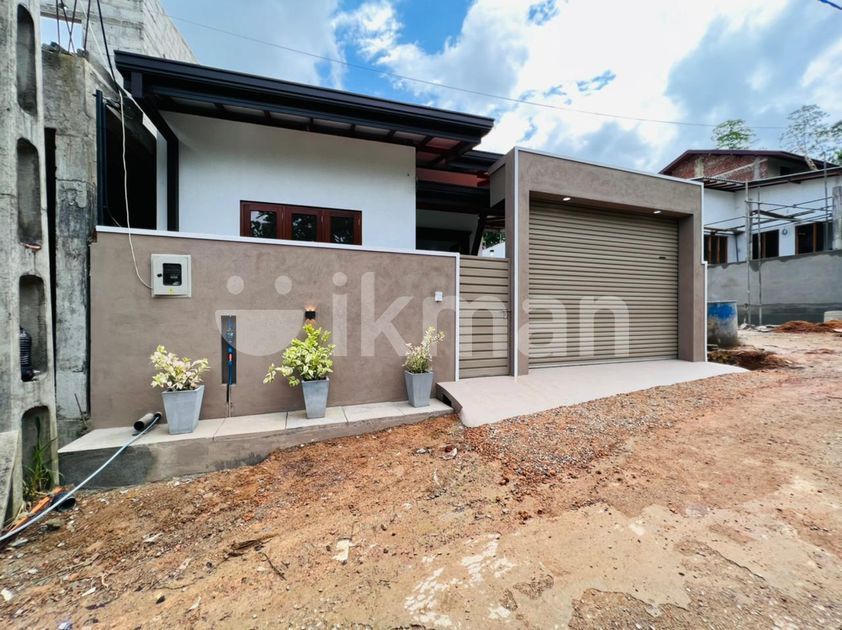 වටිනා තනිමහල් නිවසක් Malabe | ikman